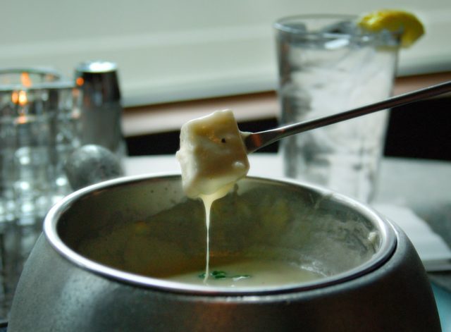 The Melting Pot Swiss Cheese Fondue Recipe - Secret Copycat Restaurant ...
