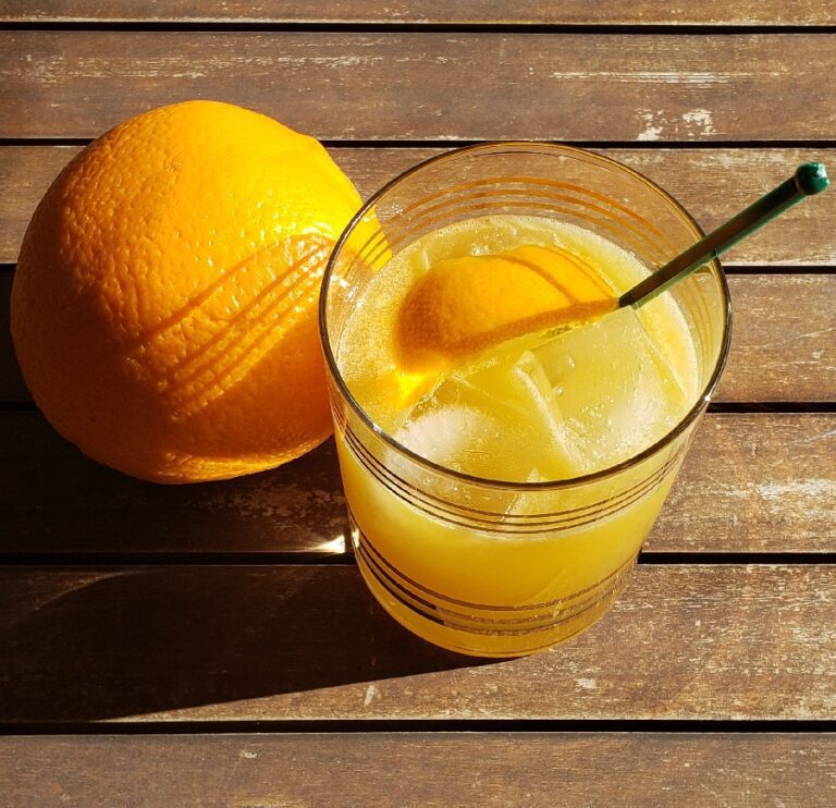 Nomi Restaurant, Park Hyatt Chicago Honey Do Cocktail Recipe - Secret ...