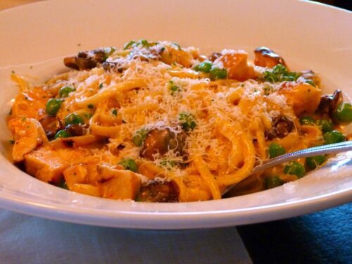 Ruby Tuesday Chicken and Mushroom Alfredo Recipe - Secret Copycat ...